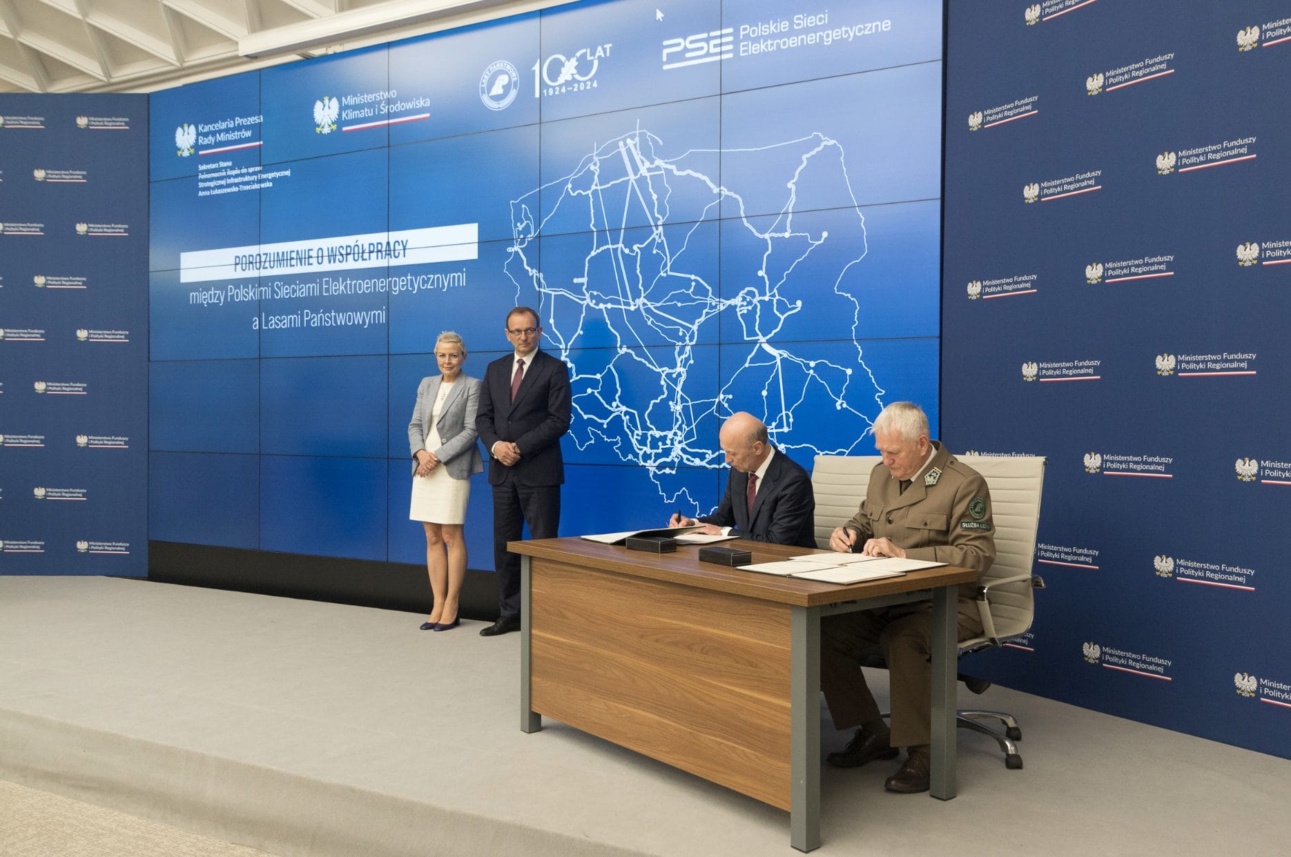 Polish operator signs deal to develop transmission lines in national ...